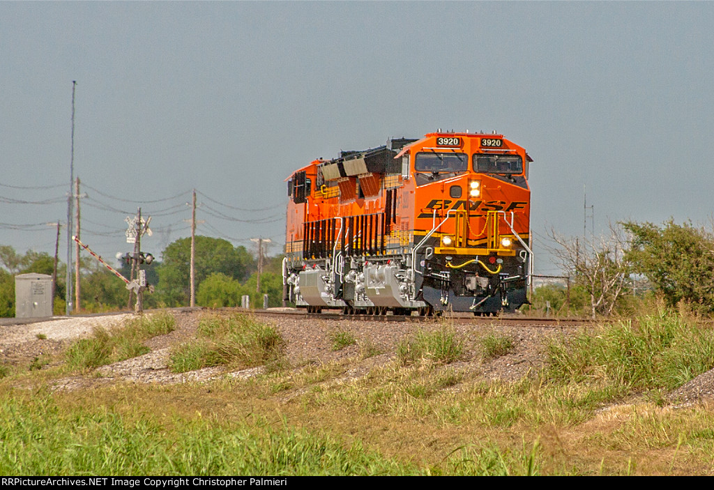 BNSF 3920 and BNSF 3917